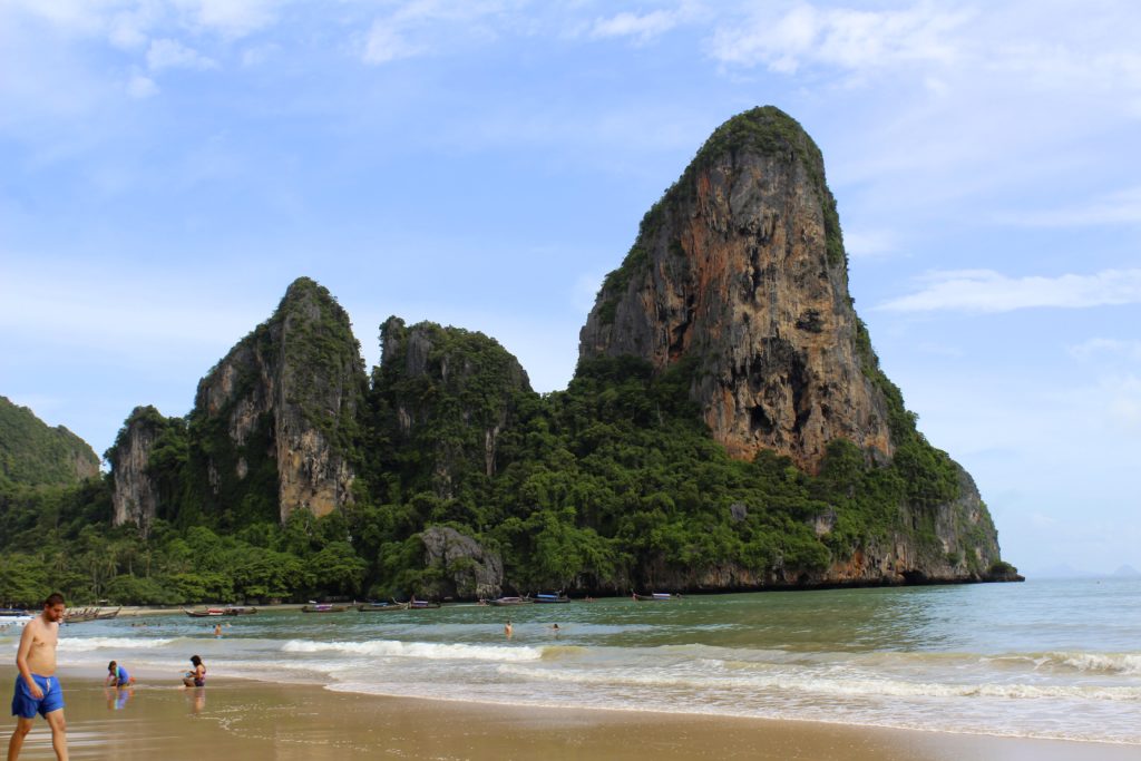 Top 4 Reasons To Visit Tonsai, Krabi - Wanderluluu