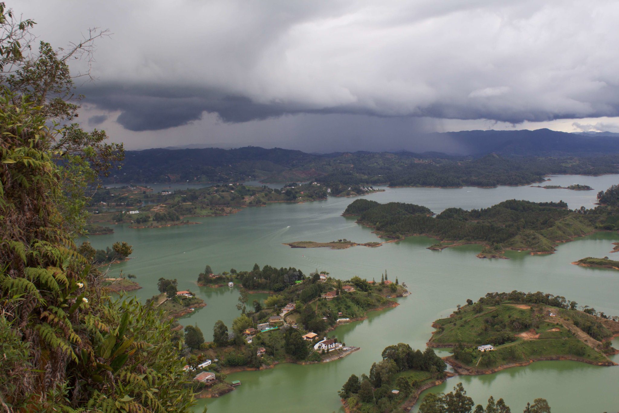 Guatapé: The Perfect Weekend Getaway From Medellín - Wanderluluu